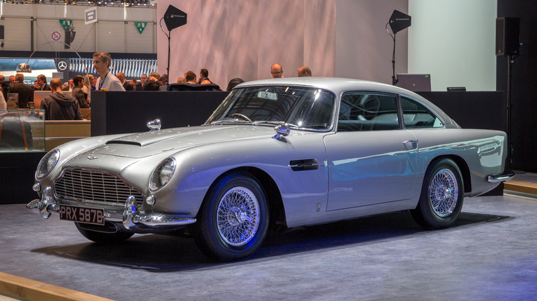 5 Cars Owned By George Harrison That Prove He Had Great Taste