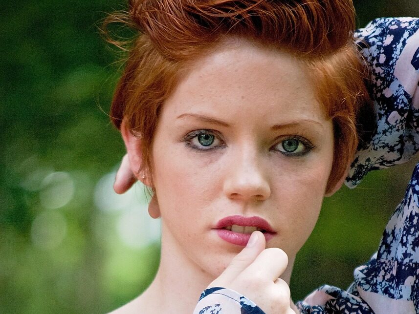 15 Subtle Signs Someone Has an Unhealthy Obsession With You