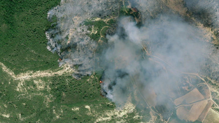 Satellites watch France's largest wildfire in 75 years burn an area ...