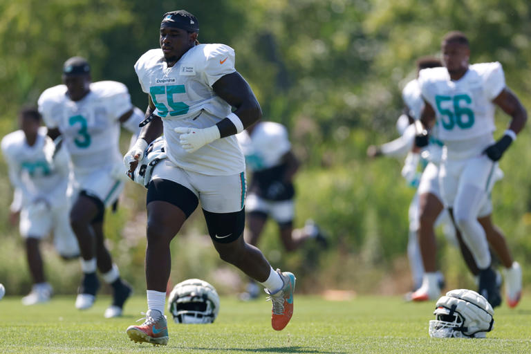 Dolphins' Aaron Brewer: Jonah Savaiinaea looks good at right guard