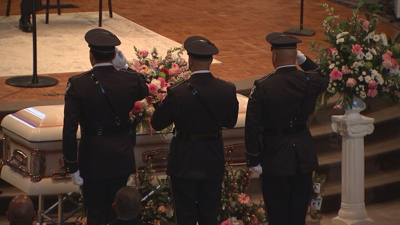 Community, loved ones say final farewell to late CMPD Assistant Chief ...