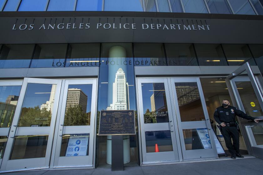 Ex-LAPD officer arrested for kidnapping; link to robberies in old ...