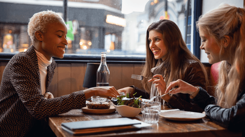 13 Everyday Habits of Wealthy People That Can Be Off-Putting to Others