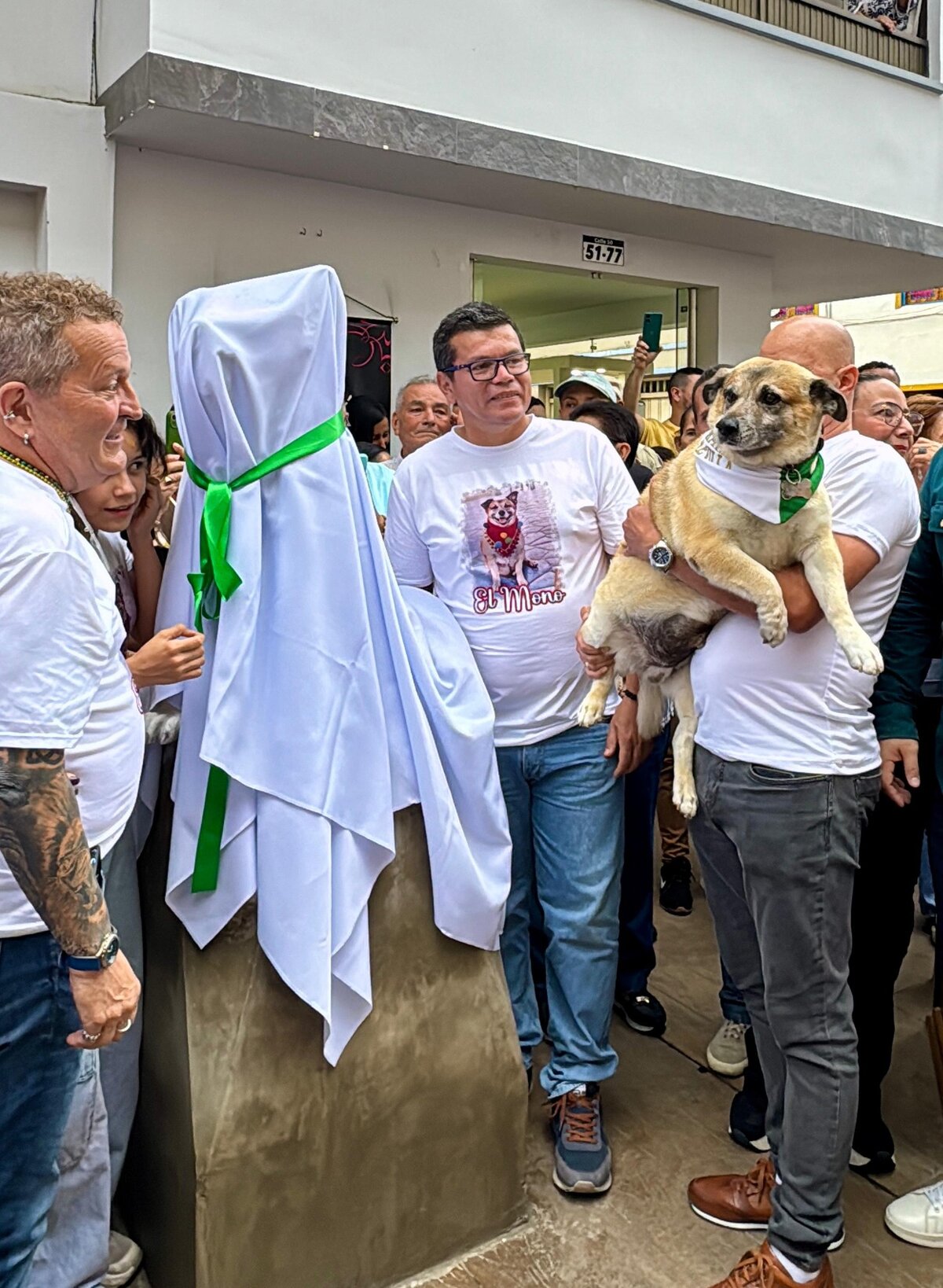 Community Unveils A Statue Honoring Their Favorite Dog In The Town Square