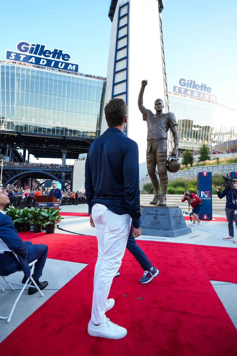 FOREVER IMMORTALIZED: Patriots officially unveil 17-foot-tall bronze ...