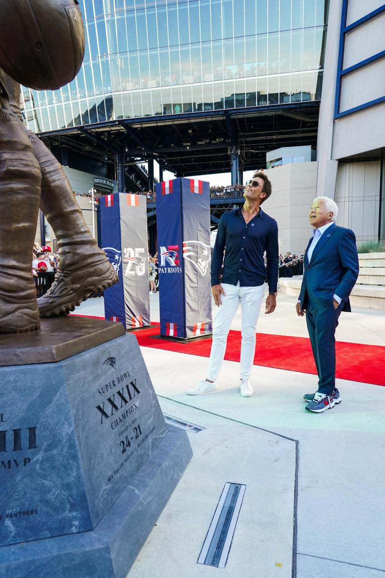 FOREVER IMMORTALIZED: Patriots officially unveil 17-foot-tall bronze ...