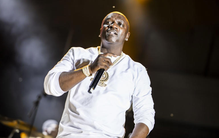 Unknown drones nearly disrupt American rapper Akon's concert in Russia ...