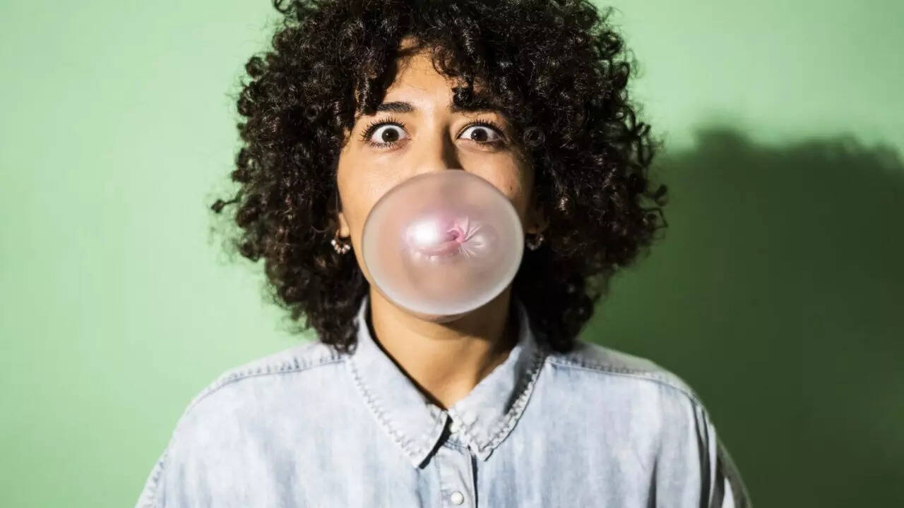 What happens if you accidentally swallow a chewing gum?