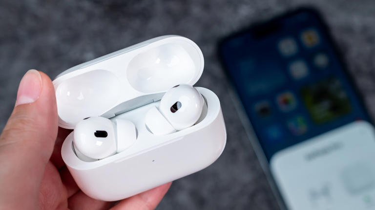 iOS 26's AirPod Update Has A Feature That Fixes A Big Problem