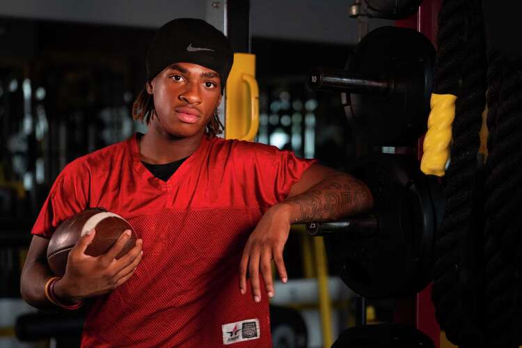 Fueled by pride and desire for greatness, Yates QB Chris Brown eager to ...