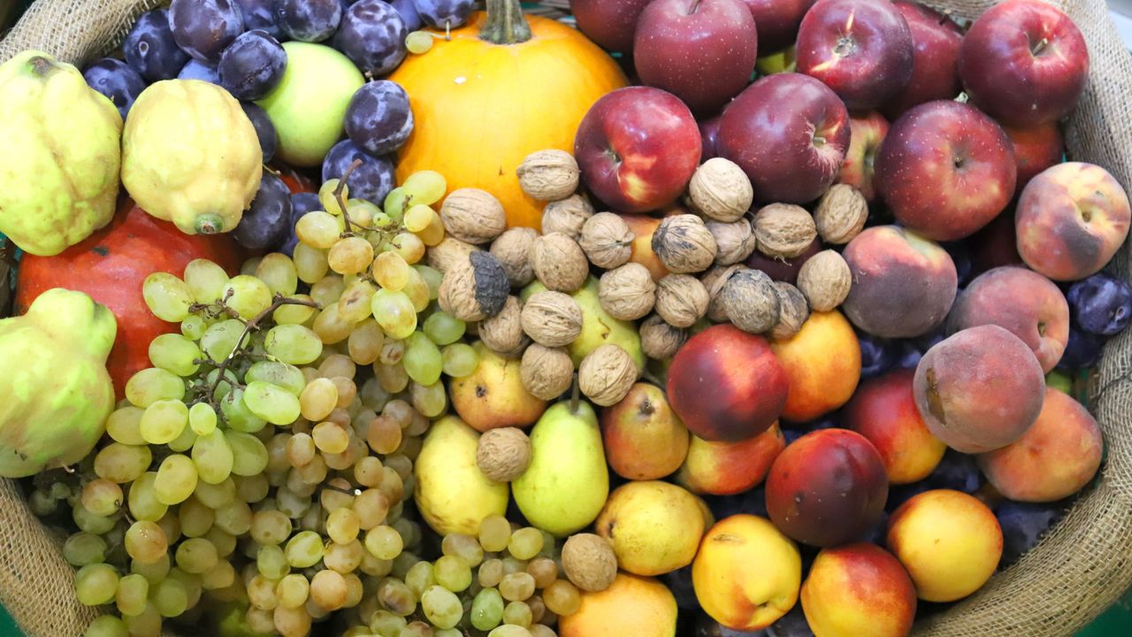 7 fruits to pick in August – discover the signs of ripeness you need to ...