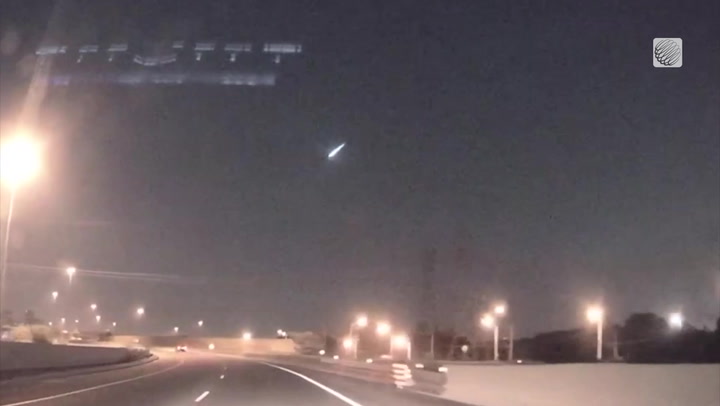 Meteorite lights up the sky over Toronto highway