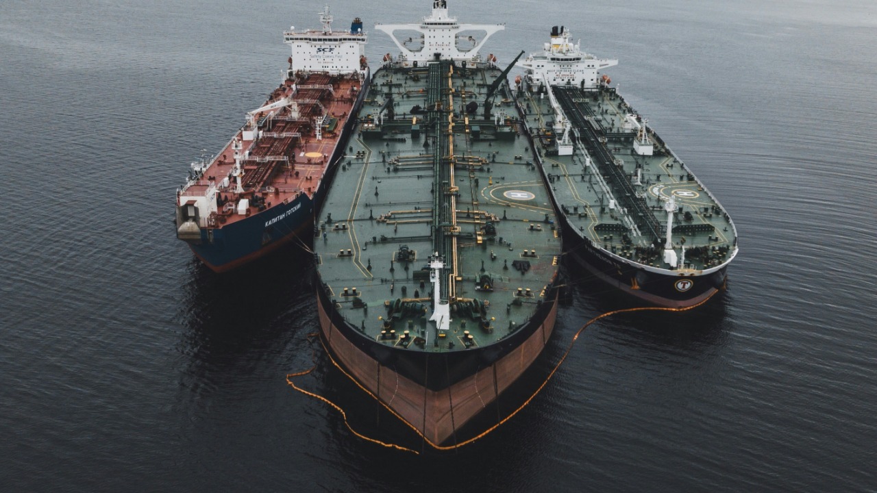 Why ships can’t drop anchor in the middle of the sea