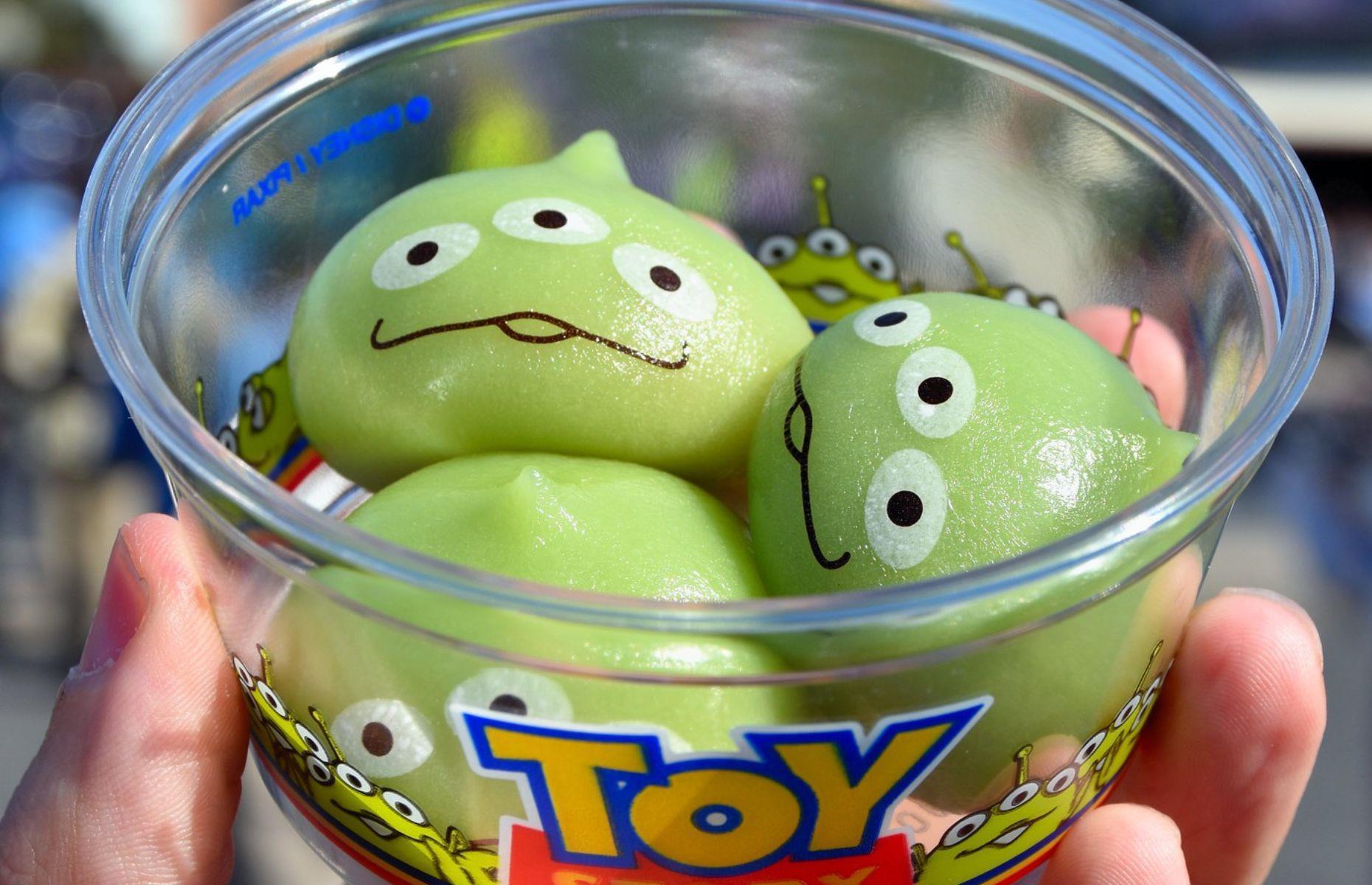 41 MUST-TRY foods at every Disney parks location