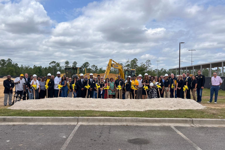 “Let’s build something great”: Valdosta High School breaks ground on ...