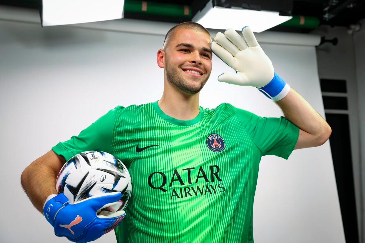 Première dingue pour Lucas Chevalier avec le PSG