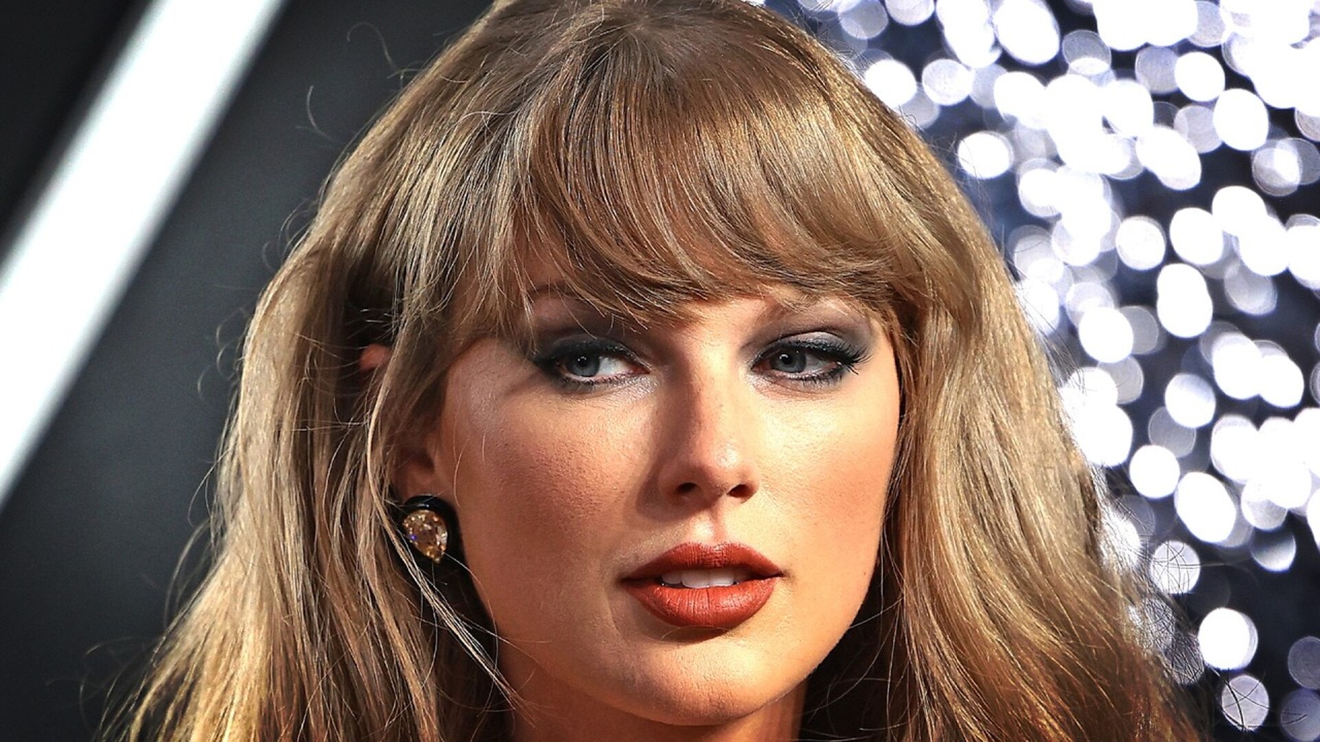 Red Flags In Taylor Swift's Relationships That Caused A Big Stir