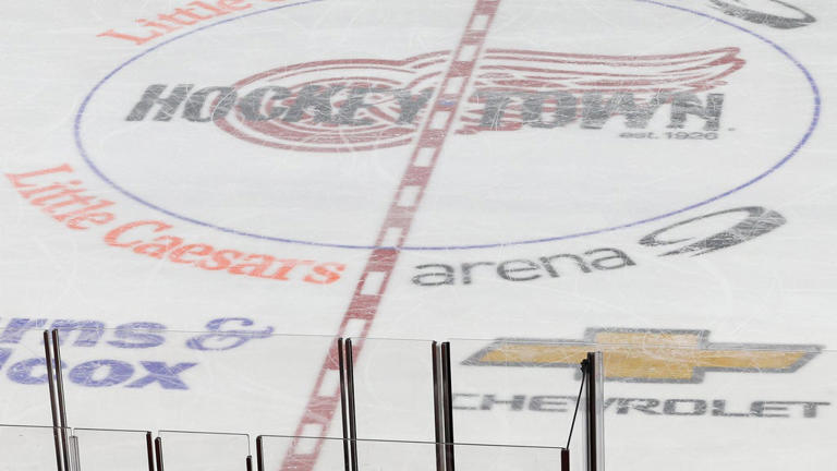 Detroit Red Wings revive "Hockeytown" at center ice to celebrate team's ...