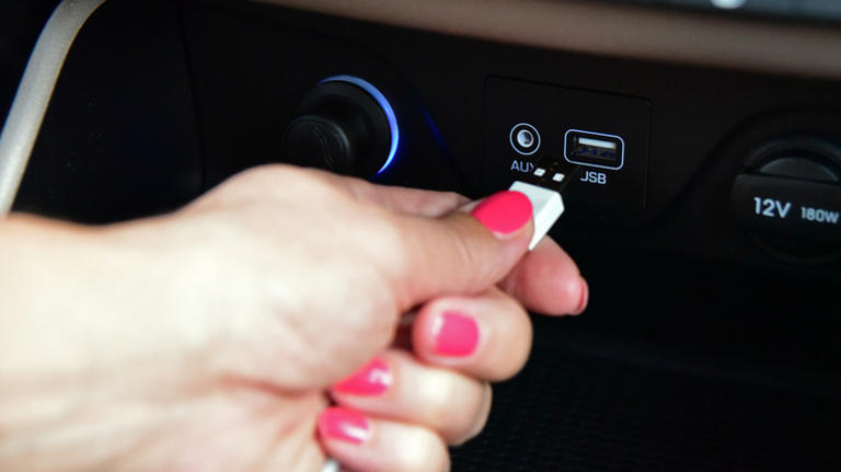 Does Leaving A USB Charger Plugged In Drain Your Car Battery? It Depends