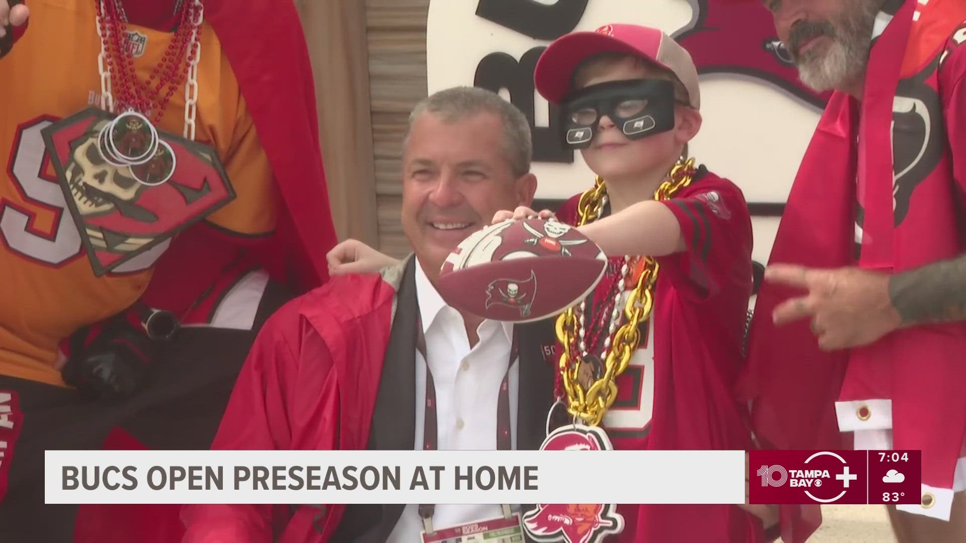 'We live for this': Bucs fans gather at Raymond James Stadium for ...