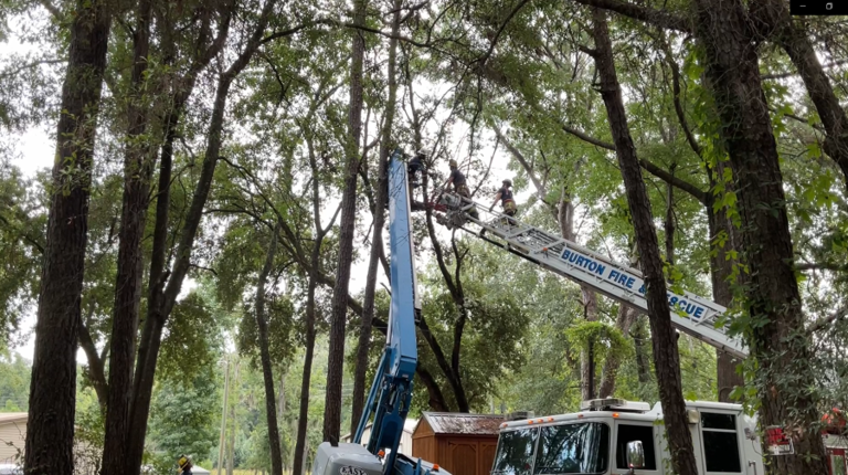 Firefighters rescue worker trapped 40 feet above ground