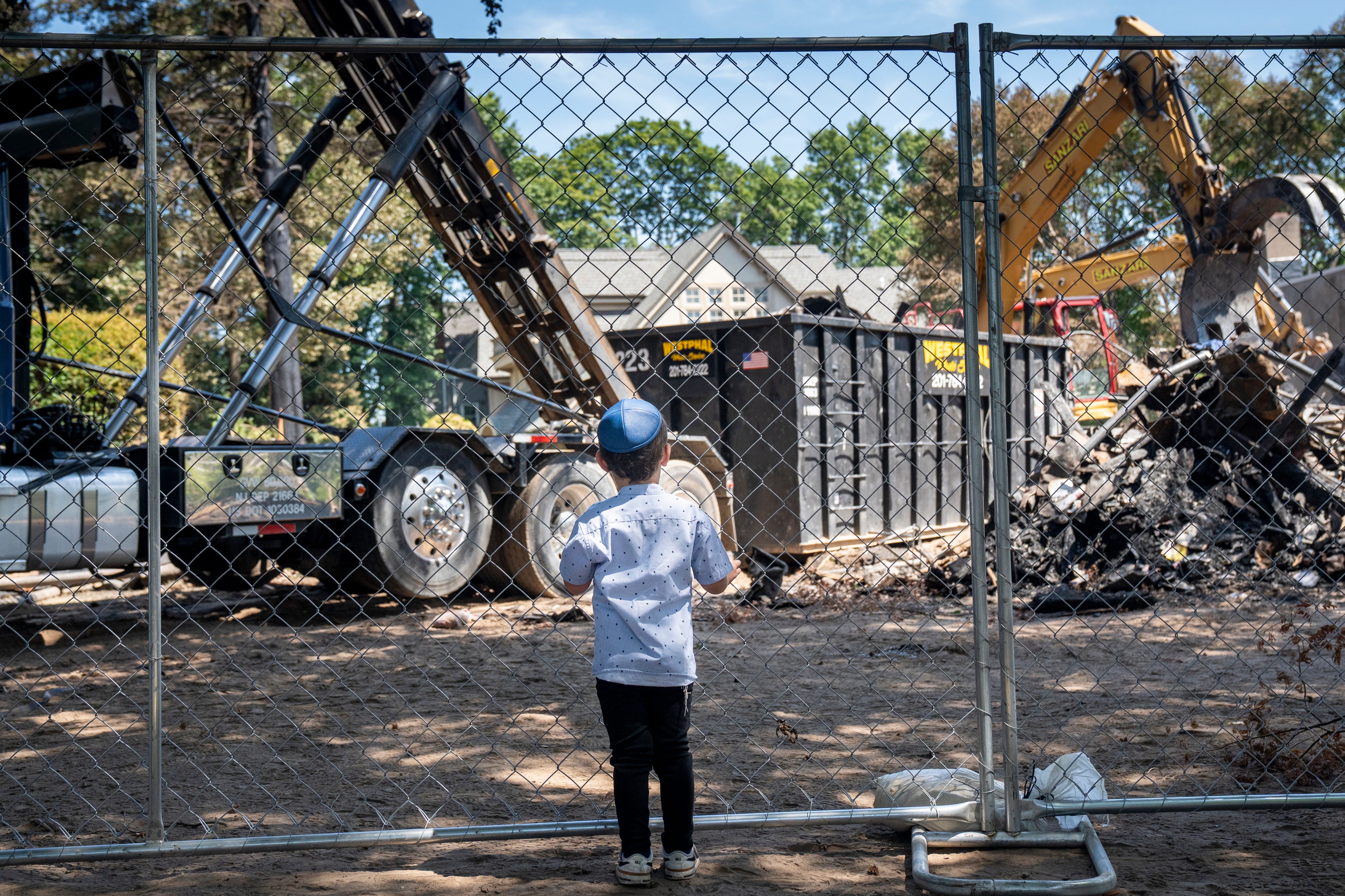 As machines remove charred synagogue rubble, Rutherford congregants ...