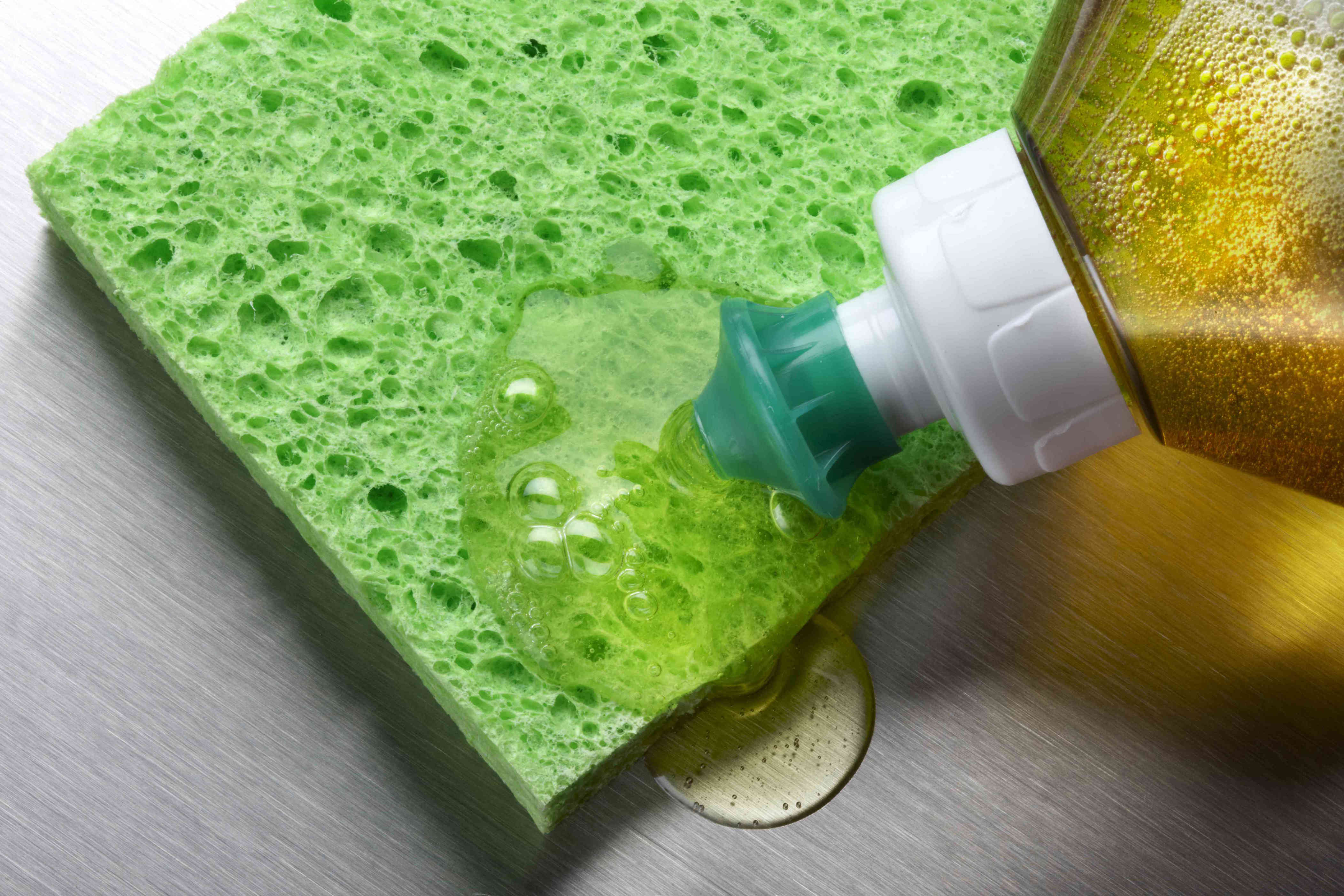 Avoid these 8 common mistakes when cleaning with dish soap