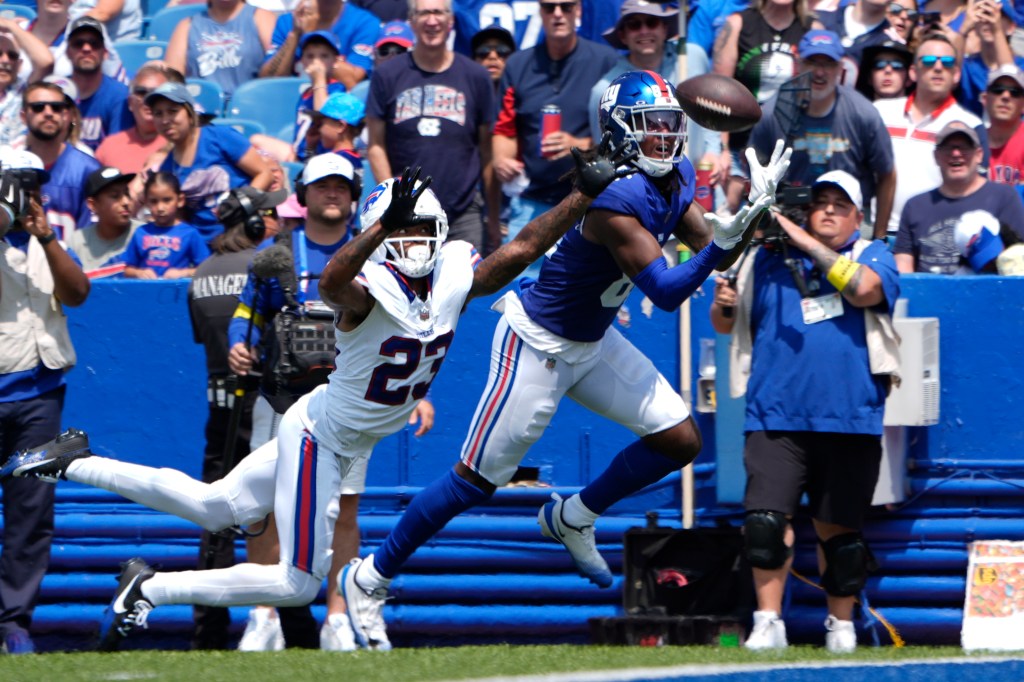 Jaxson Dart throws absolute dime for first Giants touchdown pass in ...