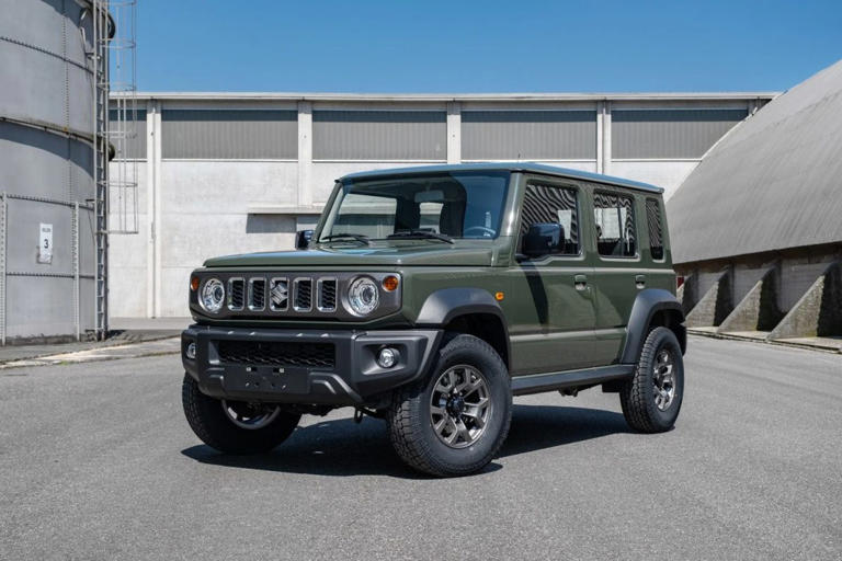 Suzuki Jimny 5 porte: il fuoristrada giapponese ora disponibile in Italia