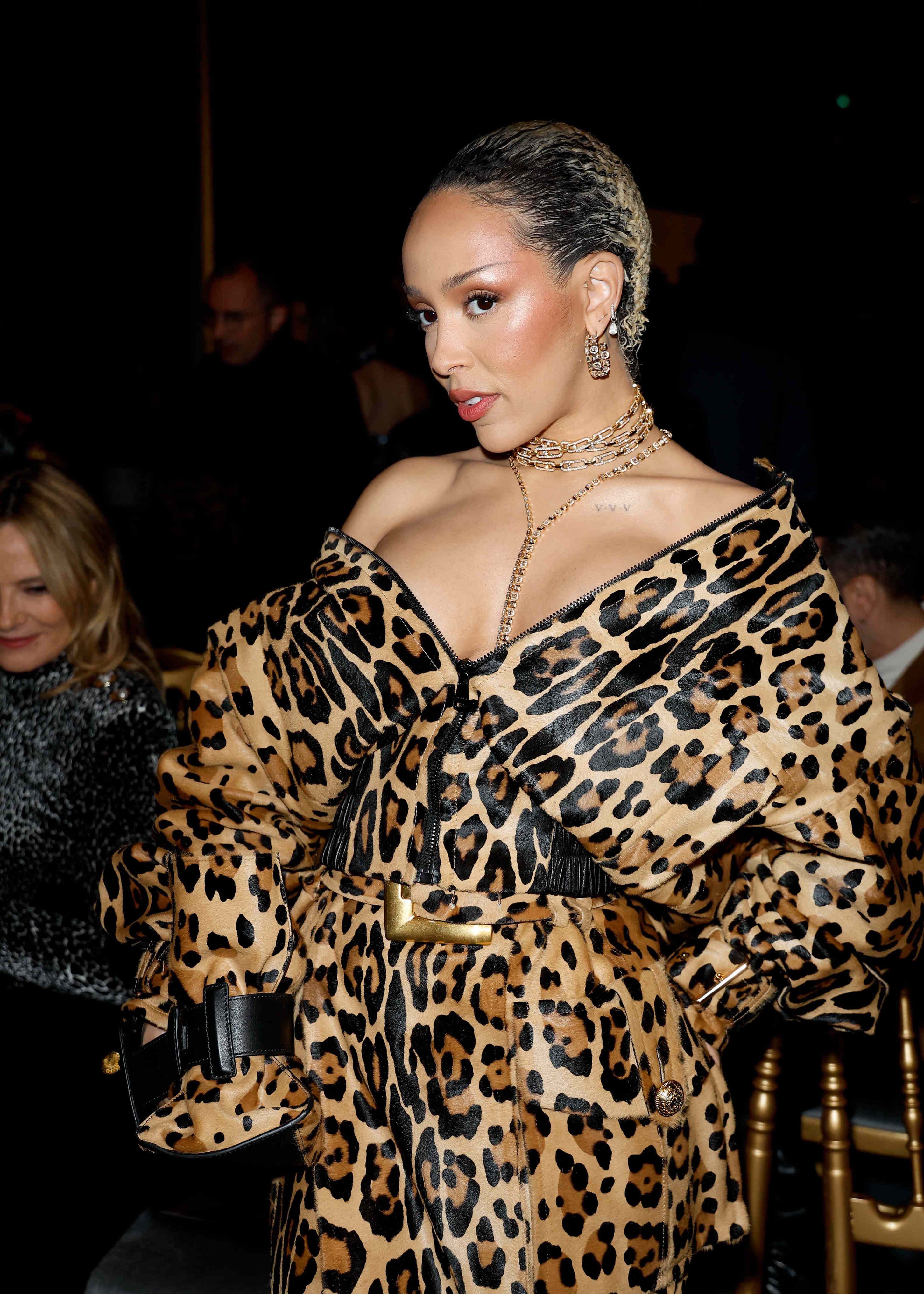 Doja Cat Looks So Different as She Debuts '80s Rocker Blonde Hair In a ...