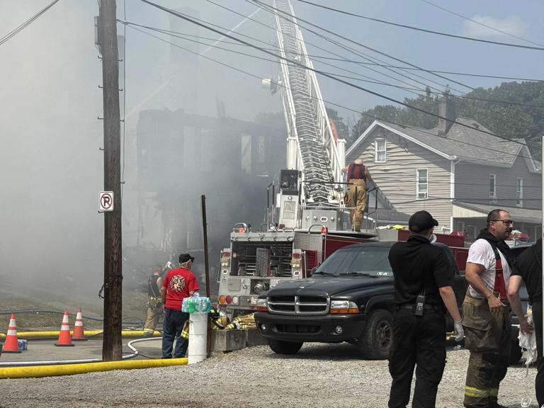Heavy smoke fills air after homes catch fire in Washington County
