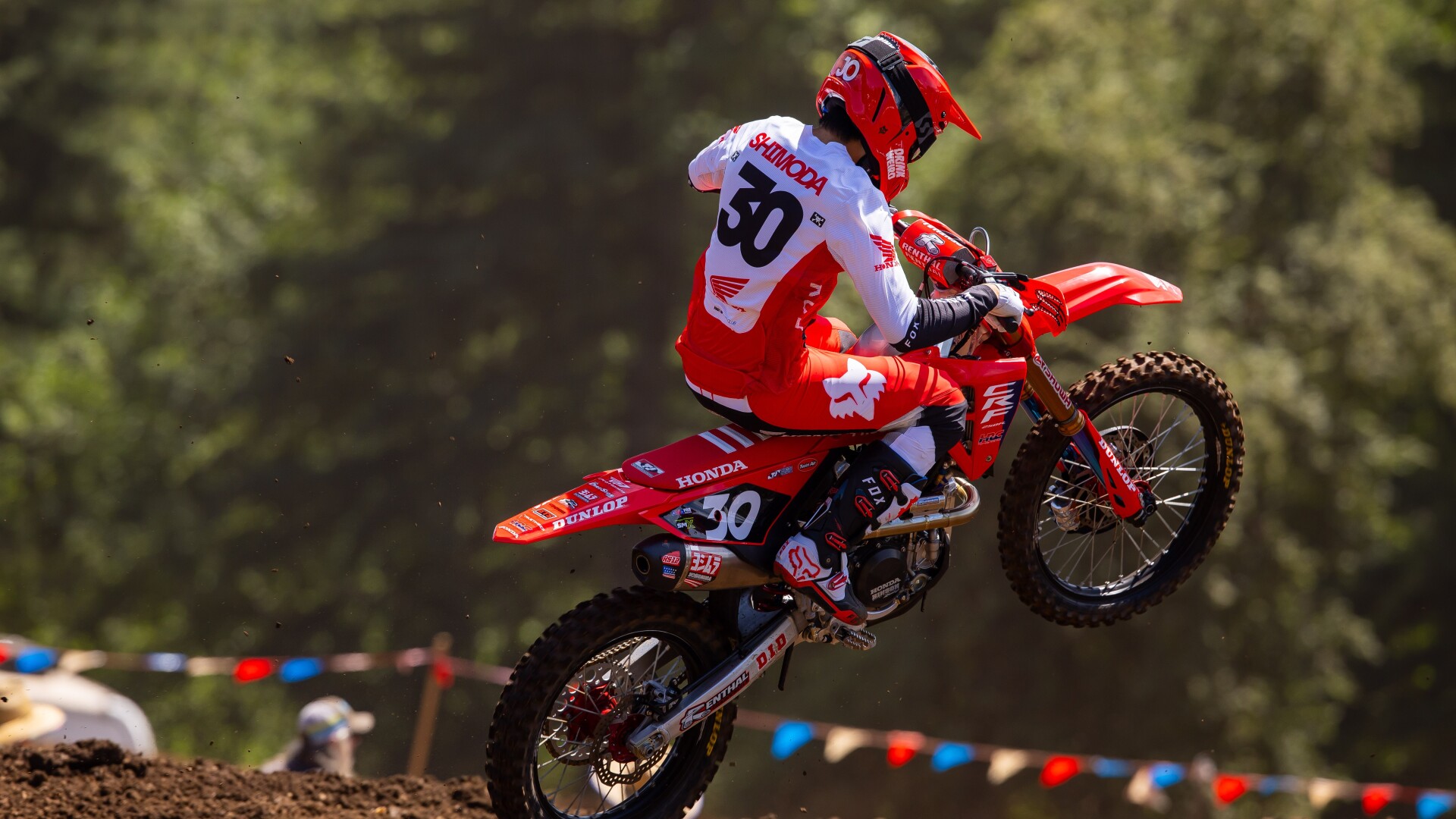 Haiden Deegan wrecks Jo Shimoda in Las Vegas Moto 2, Shimoda recovers, wins SMX 250 championship