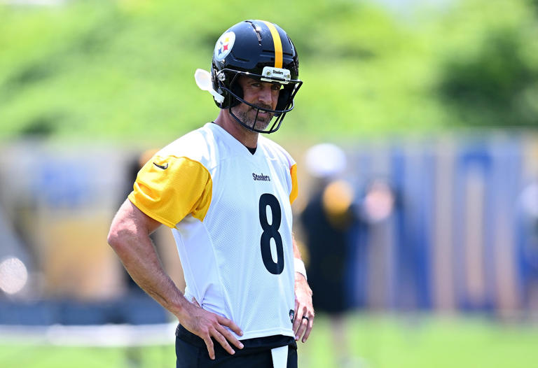 Steelers HC Mike Tomlin says QB Aaron Rodgers may not play in preseason