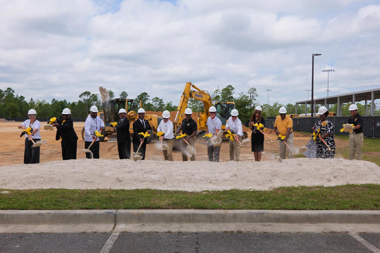 “Let’s build something great”: Valdosta High School breaks ground on ...