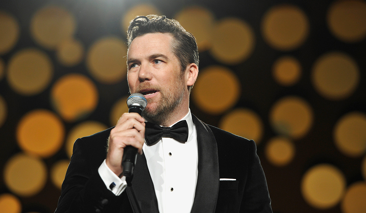 Who is Patrick Brammall, Anne Hathaway's love interest in The Devil ...