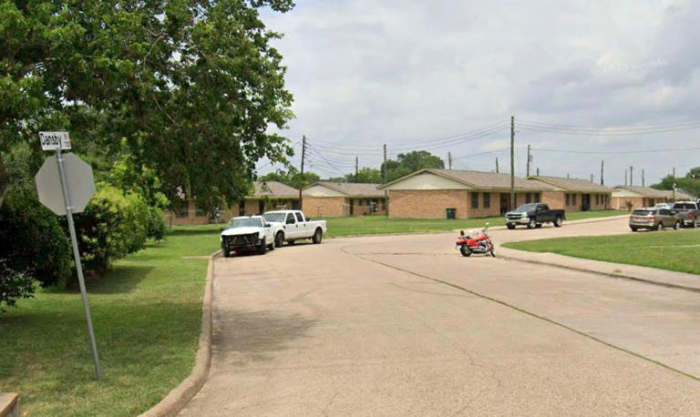 Gang shooting outside Ghislaine Maxwell’s new federal lockup in Texas ...