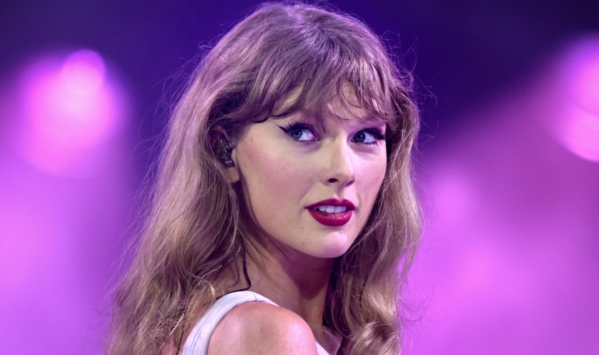 10-Time Grammy Winner Reveals Awkward Encounter With Taylor Swift