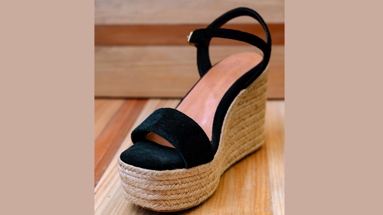 How to pair wedge heels with your outfit elegantly?