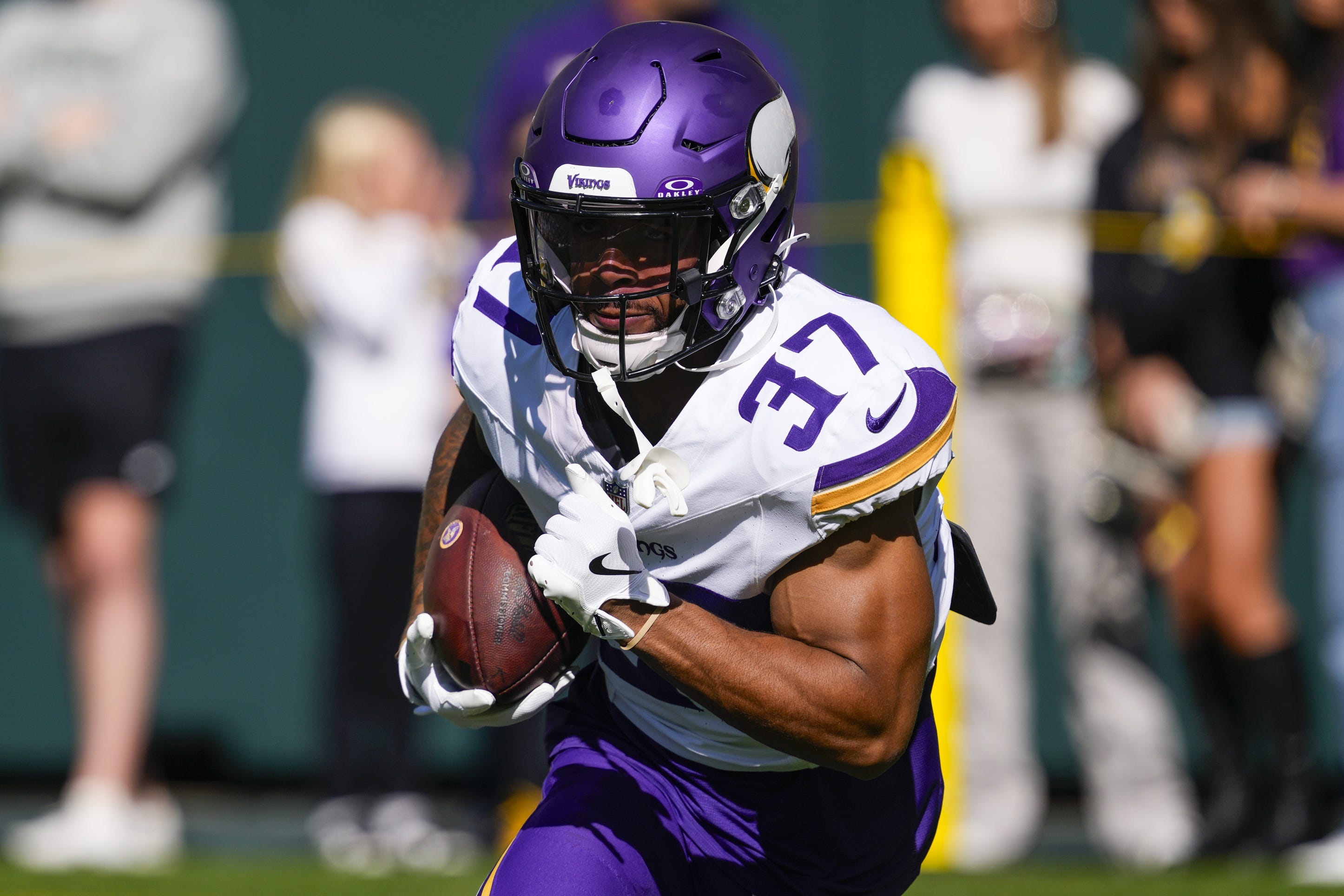 Ravens to sign free agent RB Myles Gaskin after Saturday tryout