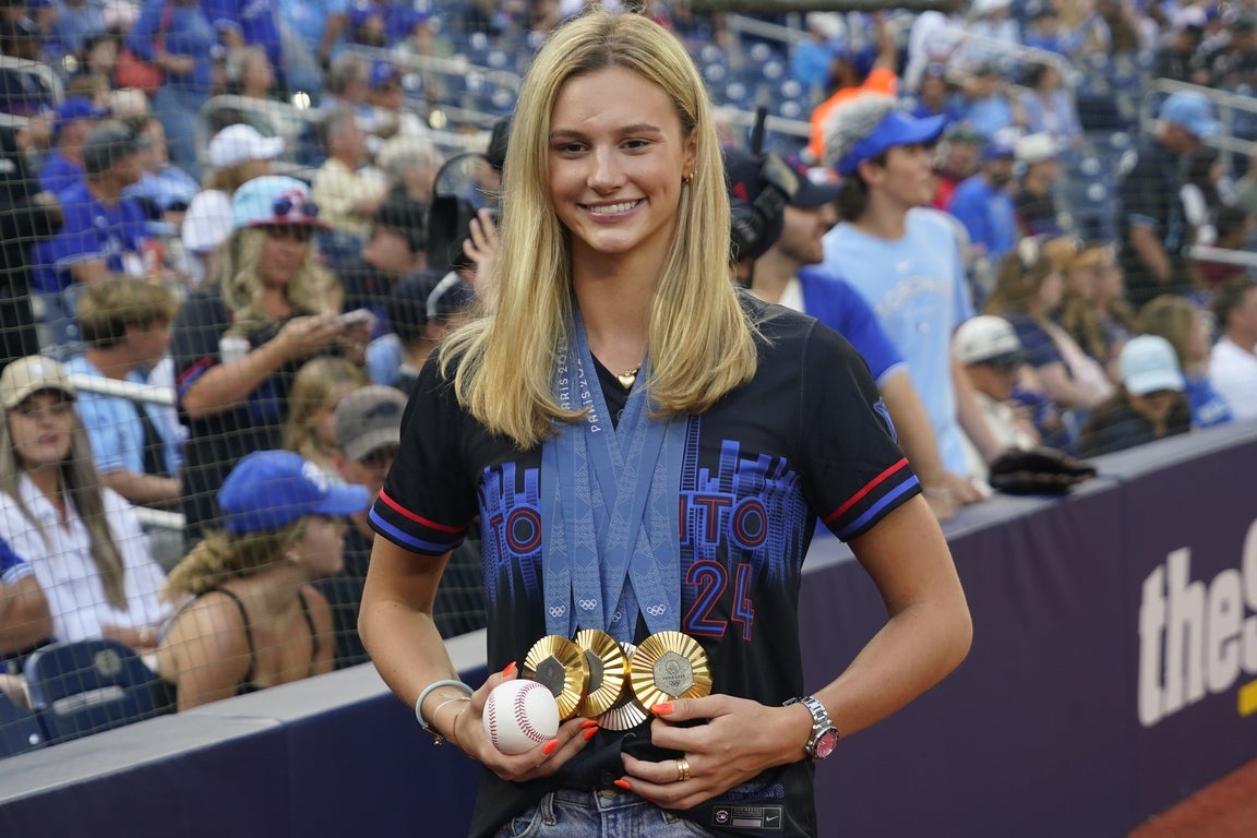 Canadian swim sensation Summer McIntosh, in photos