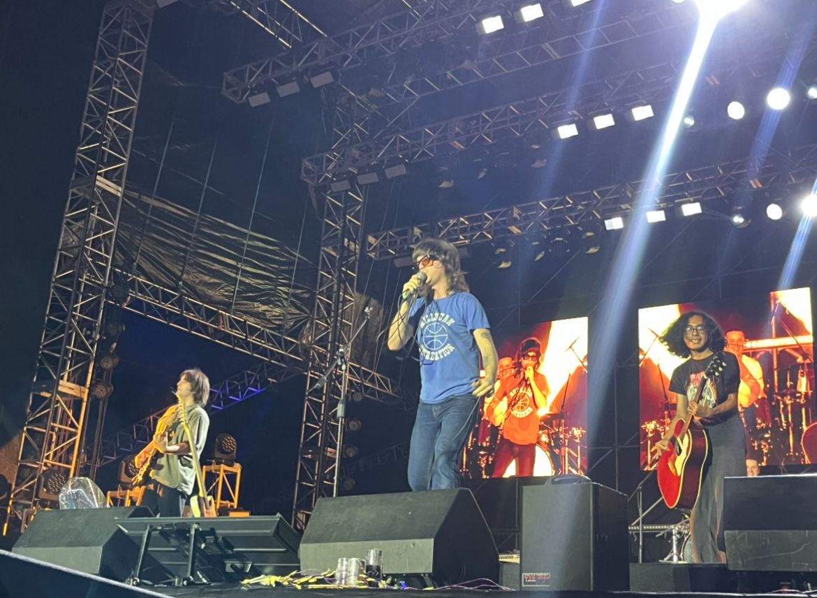 Penampilan Band Fur di The Sounds Project Pecah! Murray Lompat dari ...
