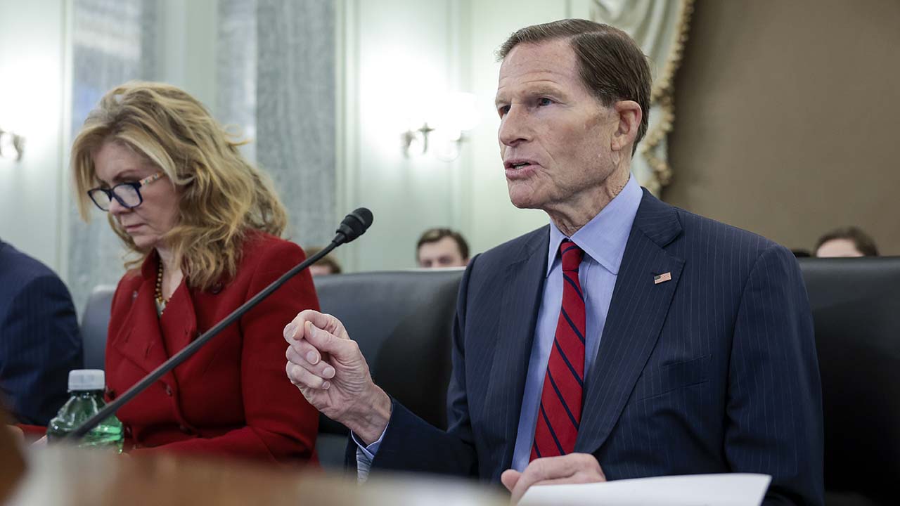 Bipartisan senators call for Instagram to shut down its new map feature ...