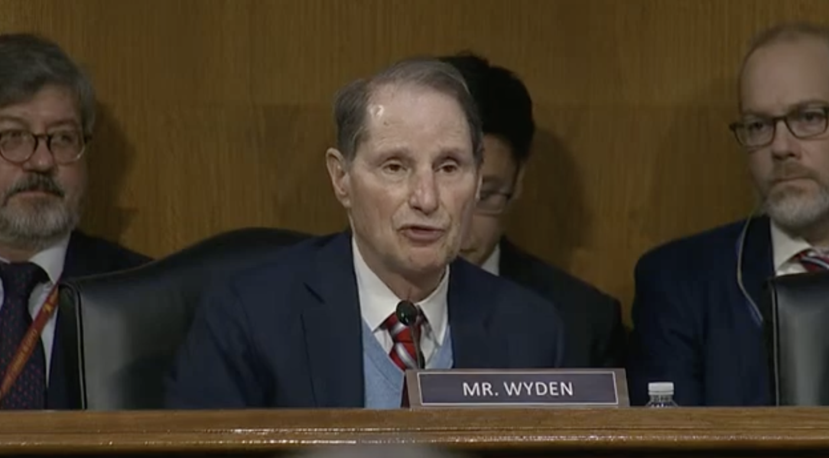 'I'd Like A Yes Or No': When Ron Wyden Grilled Tulsi Gabbard Over Trump ...
