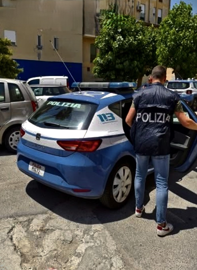 Hashish e marijuana in casa: 28enne finisce ai domiciliari a Crotone