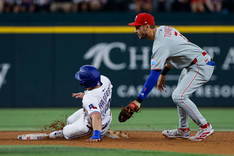 Watch: Josh Hamilton receives his Rangers Hall of Fame jacket, throws ...