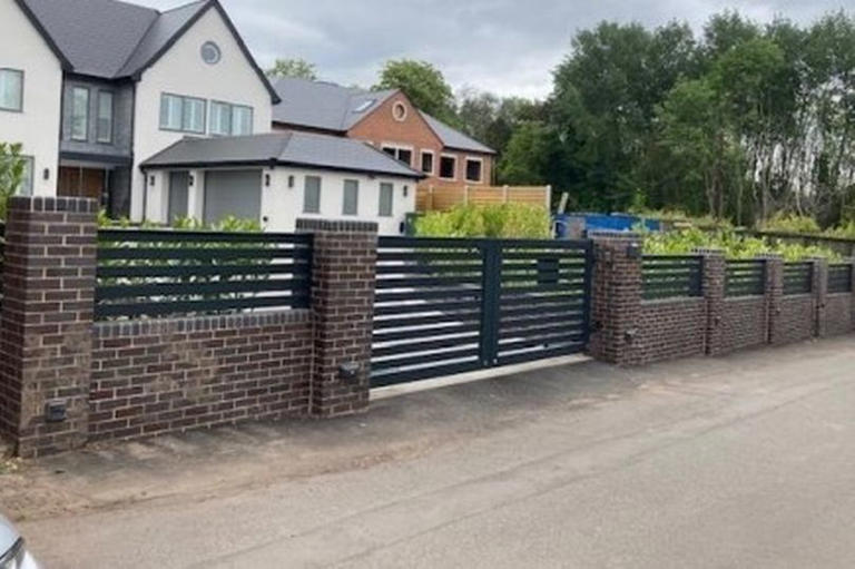 Council planners to make final decision on boundary gate dispute ...