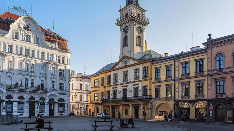 Bizarre Border Towns: Where One Street is in Two Countries