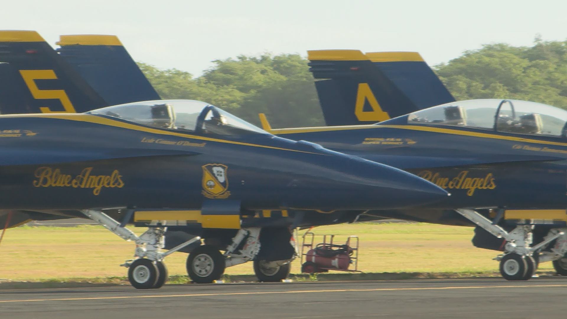 Thousands enjoy military aircraft, Blue Angels at air show