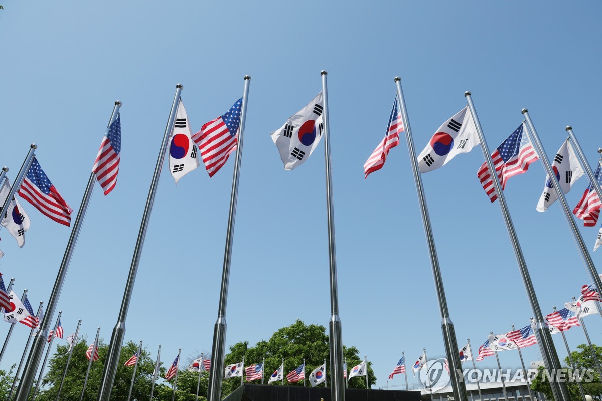 (LEAD) U.S. officials considered demanding Korea raise defense spending ...