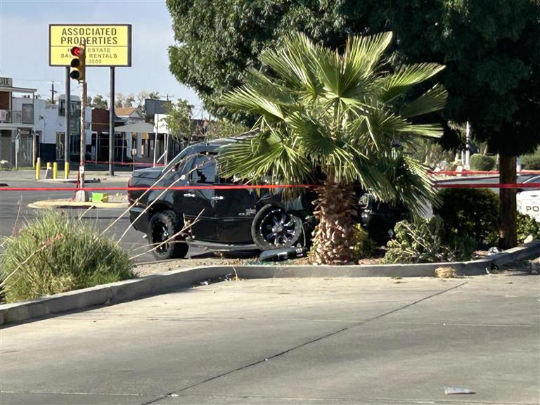 1 person seriously hurt when vehicle hits tree in Northeast El Paso